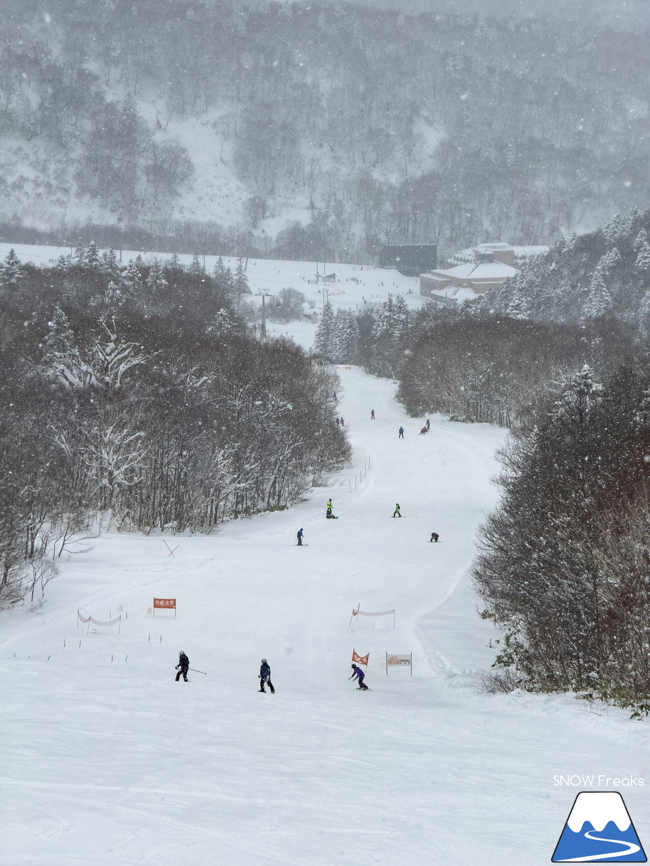 キロロリゾート｜遅ればせながら…。積雪200cmのキロロで、2025～2026 SNOW Freaks『初滑り』。今シーズンもどうぞよろしくお ...